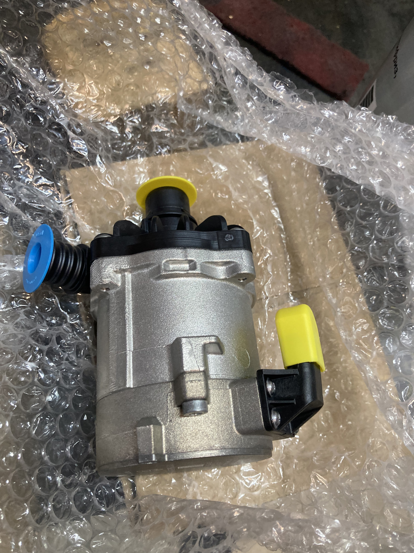 Замена воздуховода и двух дополнительных насосов ОЖ — BMW X6 M (E71), 4 ...