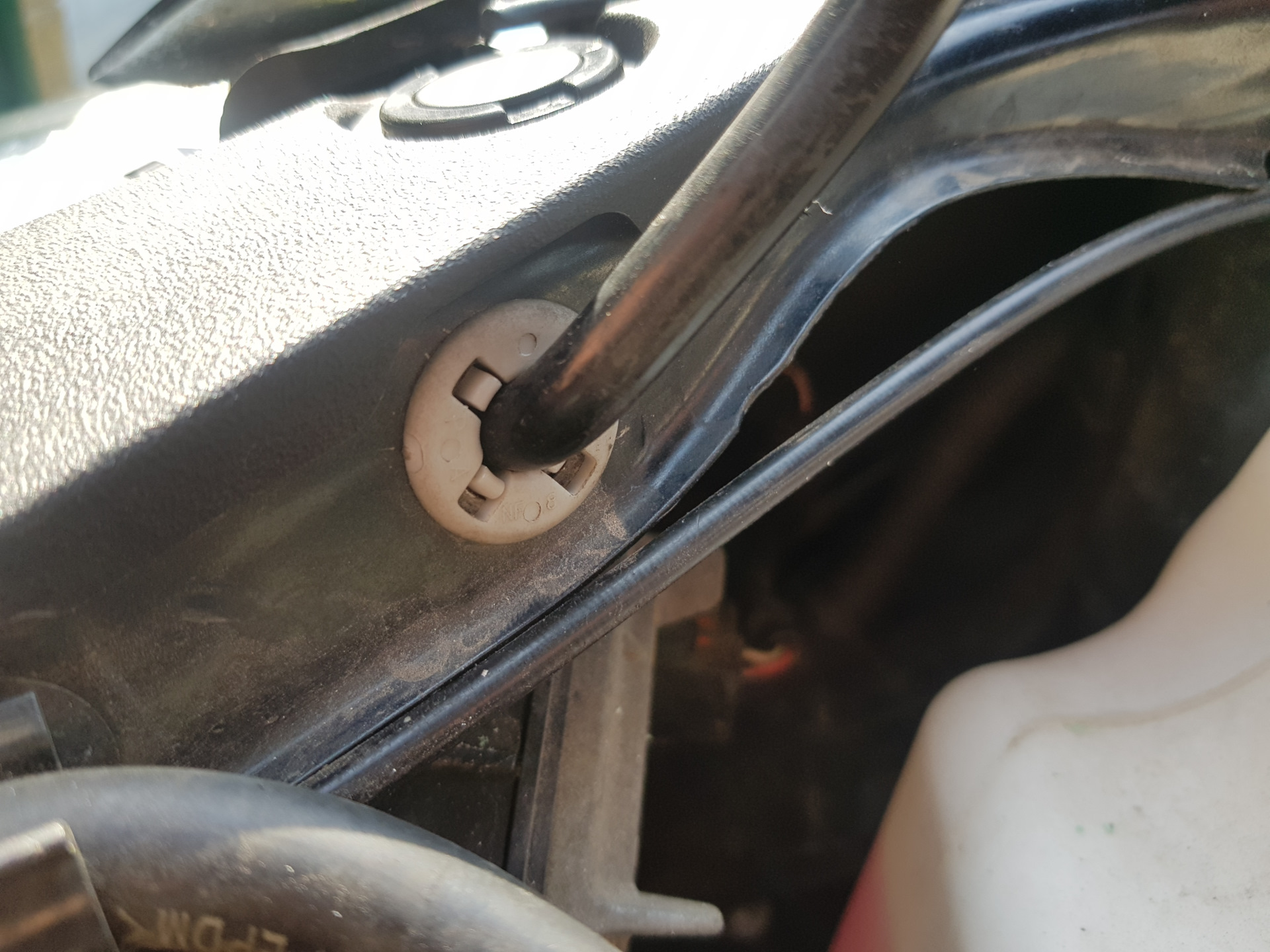 ️ 5️⃣3️⃣ Фиксатор кочерги капота — Toyota Venza (1G), 2,7 л, 2013 года ...