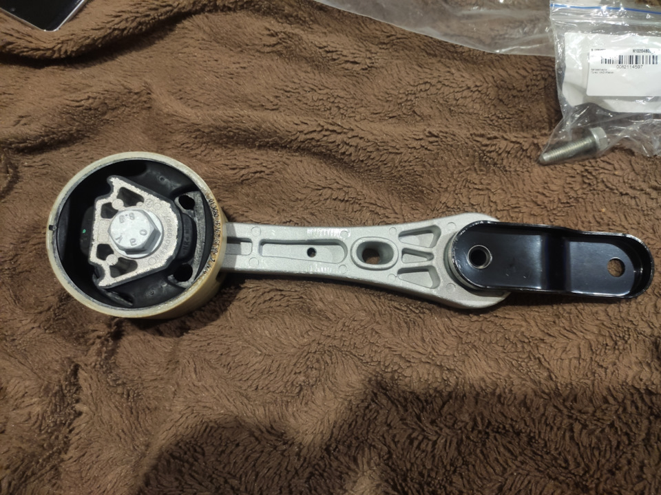 Замена сайлентблоков подрамника и втулок стабилизатора — Volkswagen ...