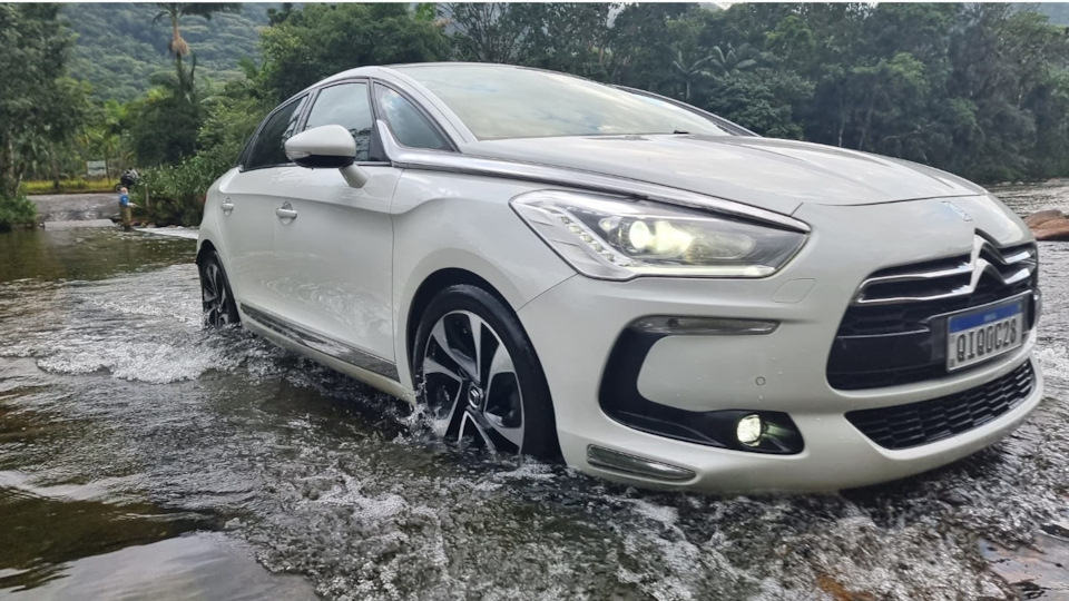 Citroen DS5 1.6 бензиновый 2016 | DS5 So chic + Pack Club на DRIVE2