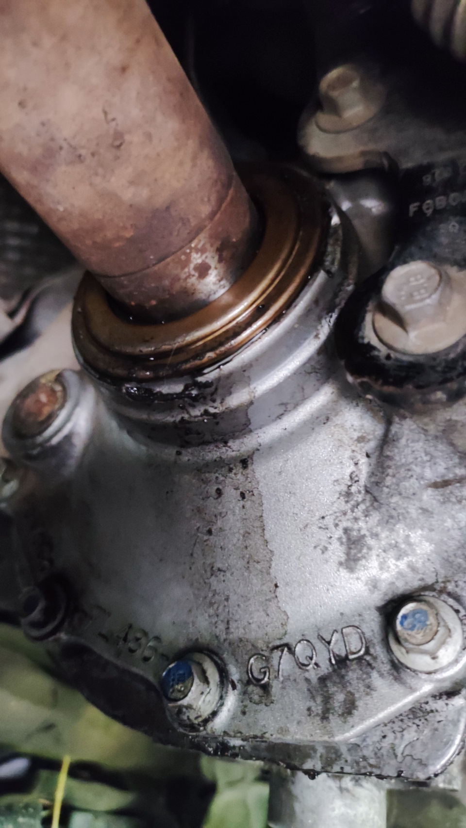 Замена правого сальника приводного вала раздаточный каробки — Ford ...