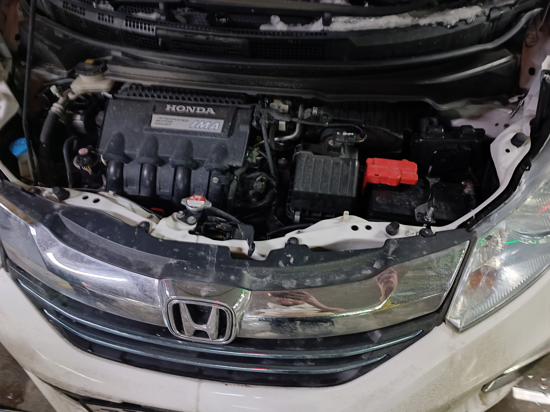 Замена АКБ. Утепление мотора. — Honda Freed (1G), 1,5 л, 2014 года ...