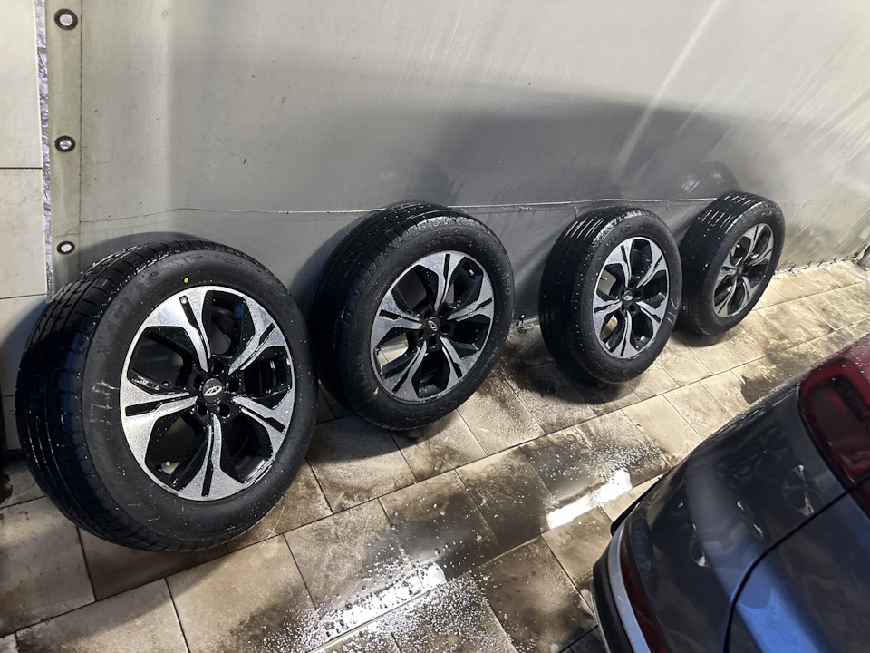 Шины летние 225/60 R18, литые диски CHERY 6,5Jx18 ET33 5x108 на Chery ...