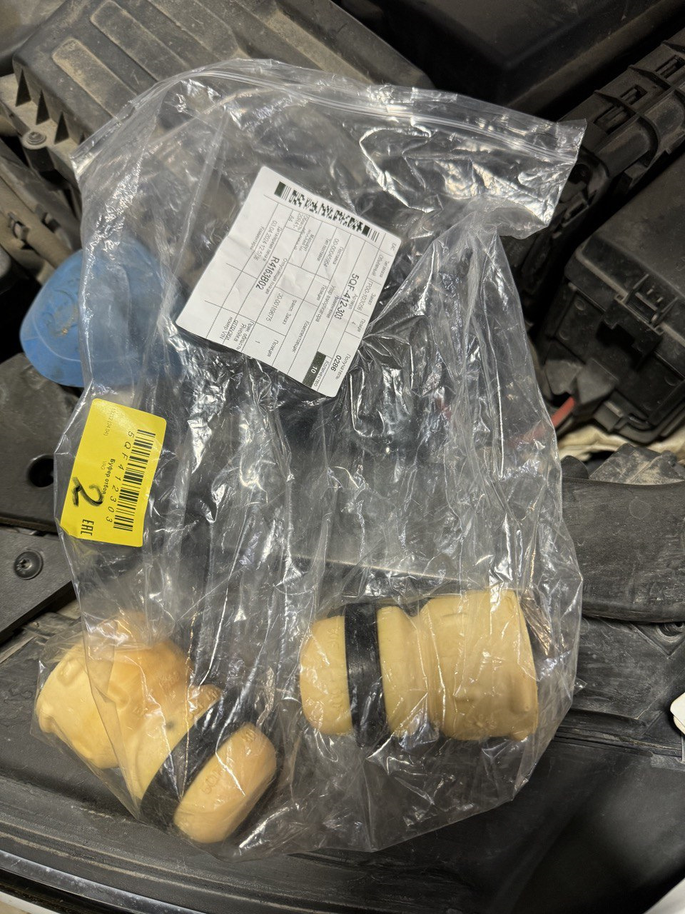 Замена передних амморотов в сборе — Volkswagen Tiguan (2G), 2 л, 2017 ...