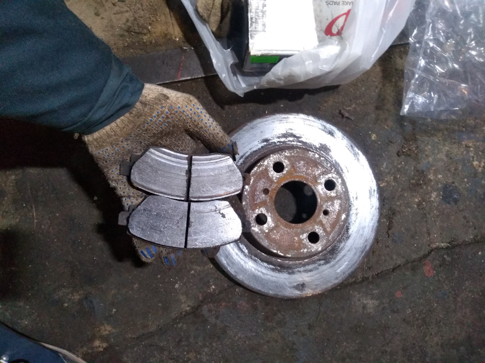 Замена тормозных дисков, колодок и стоек переднего стабилизатора ...