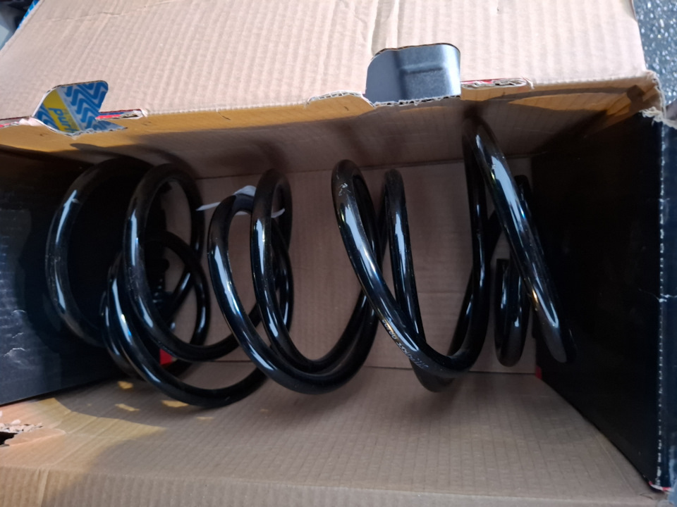 Замена передних пружин + проставки от cc — Volvo V40 (2G), 1,6 л, 2014 ...