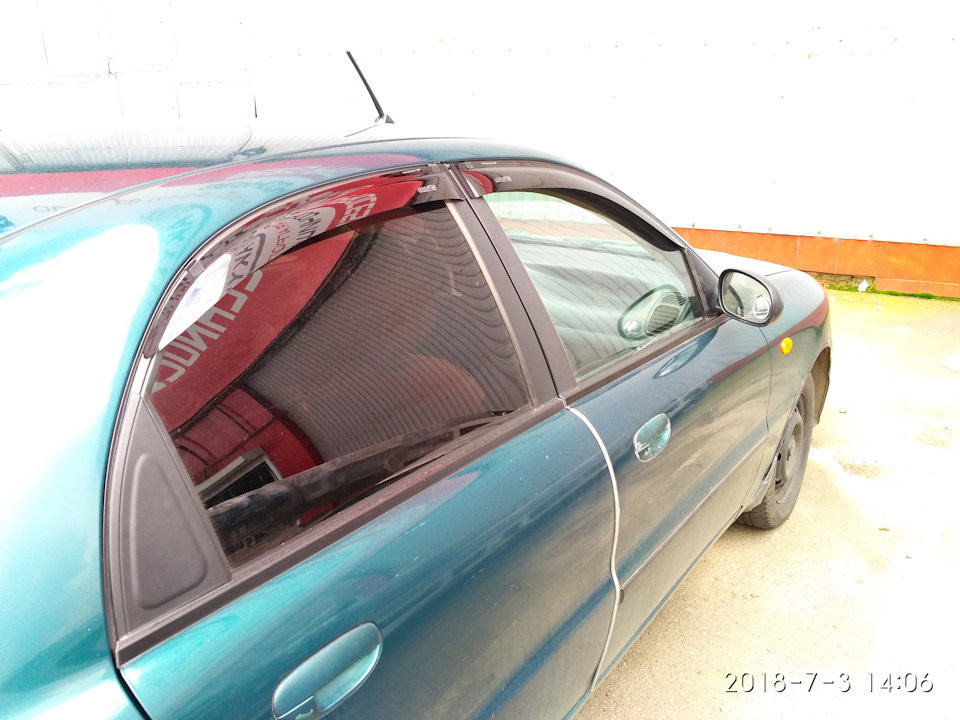 Дефлекторы окон — Daewoo Lanos, 1,5 л, 2006 года | аксессуары | DRIVE2