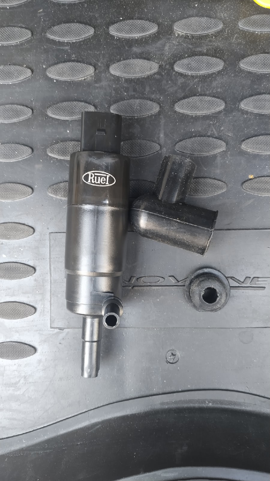 Замена насоса омывателя фар и короба датчика ABS — Volvo S60 (1G), 2,4 ...