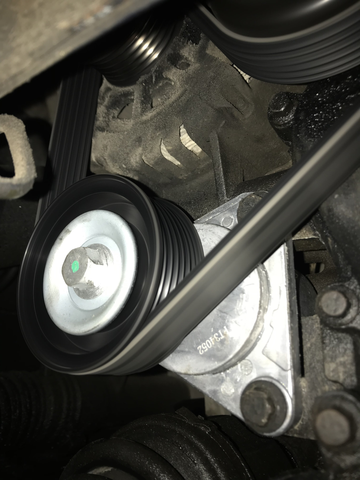 Замена натяжителя приводного ремня! — Ford Mondeo III, 1,8 л, 2004 года ...