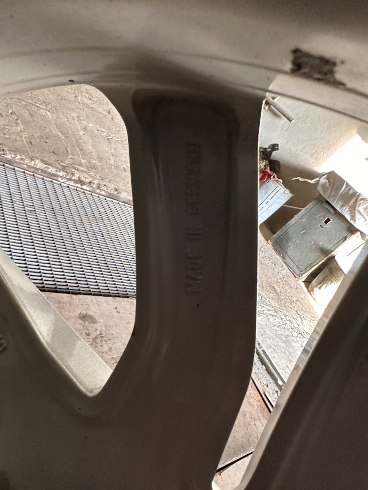 Шины летние Goodyear 255/50 R20, литые диски Land Rover 8Jx20 ET40 ...