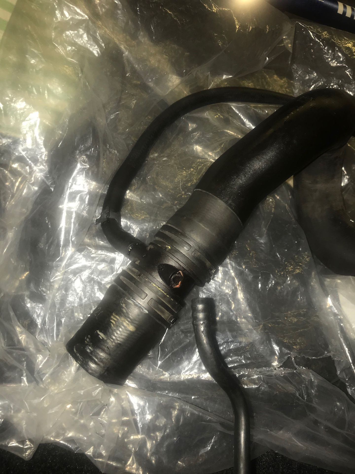 Замена патрубка охлаждения — Land Rover Range Rover (3G), 4,4 л, 2012 ...