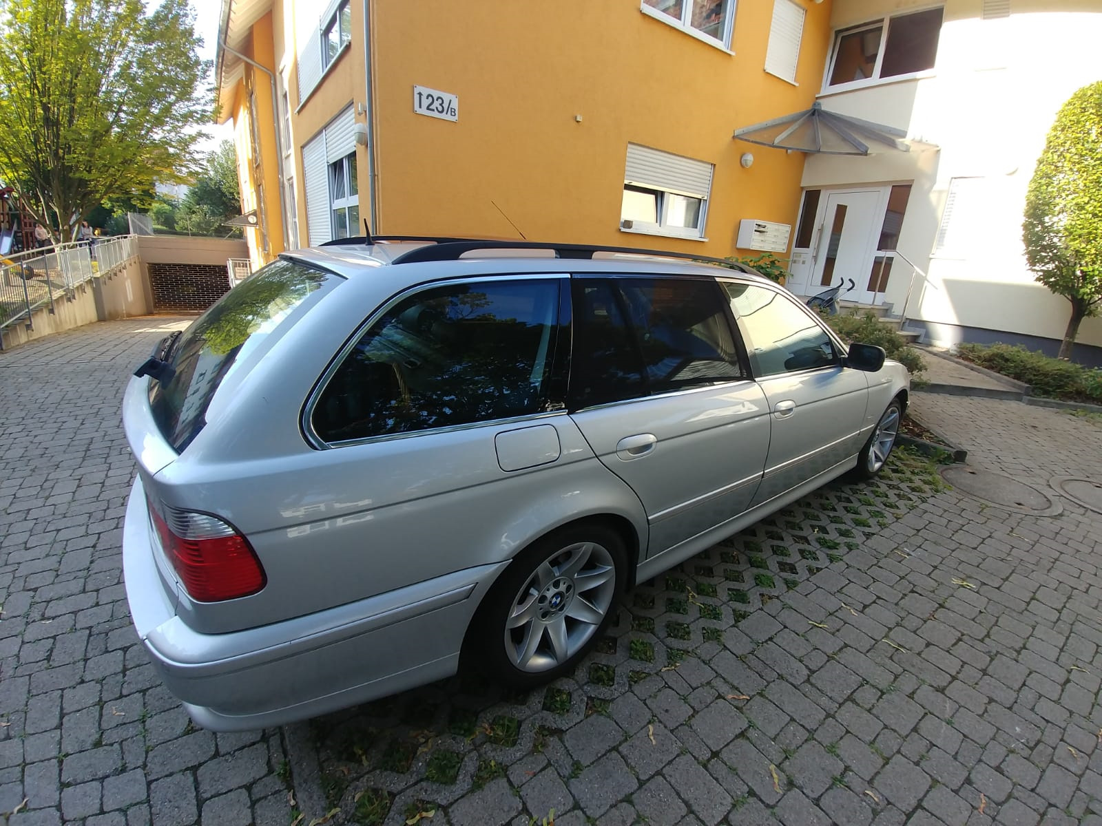 Пока оригинальные шторки не поставил… — BMW 5 series Touring (E39), 3 л, 2003 года | аксессуары ...