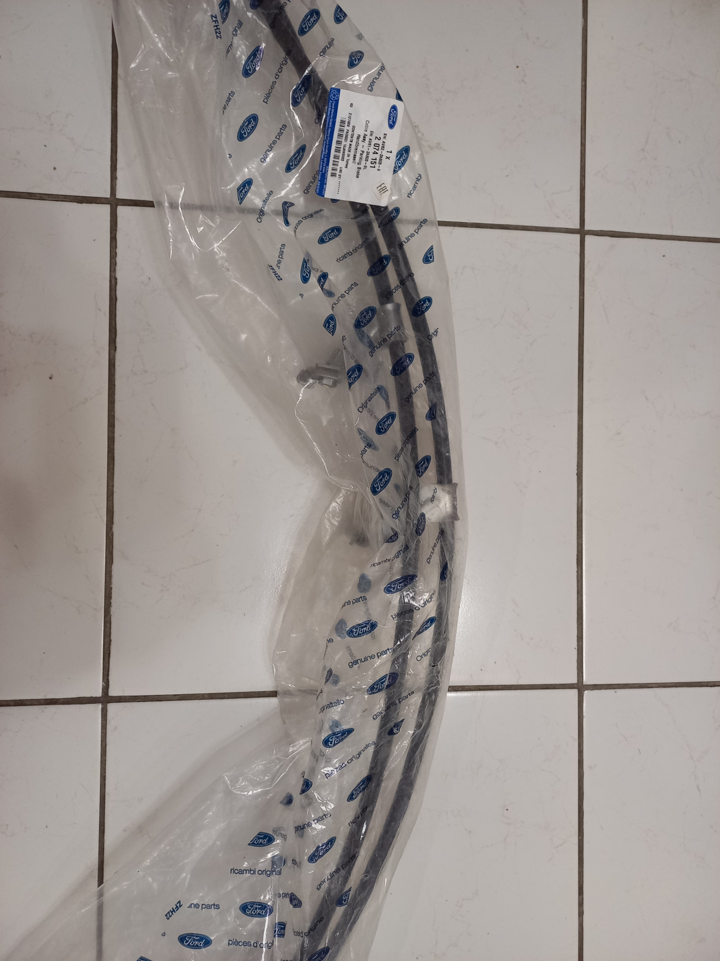 Замена троса стояночного тормоза — Ford Focus Sedan III, 1,6 л, 2011 ...