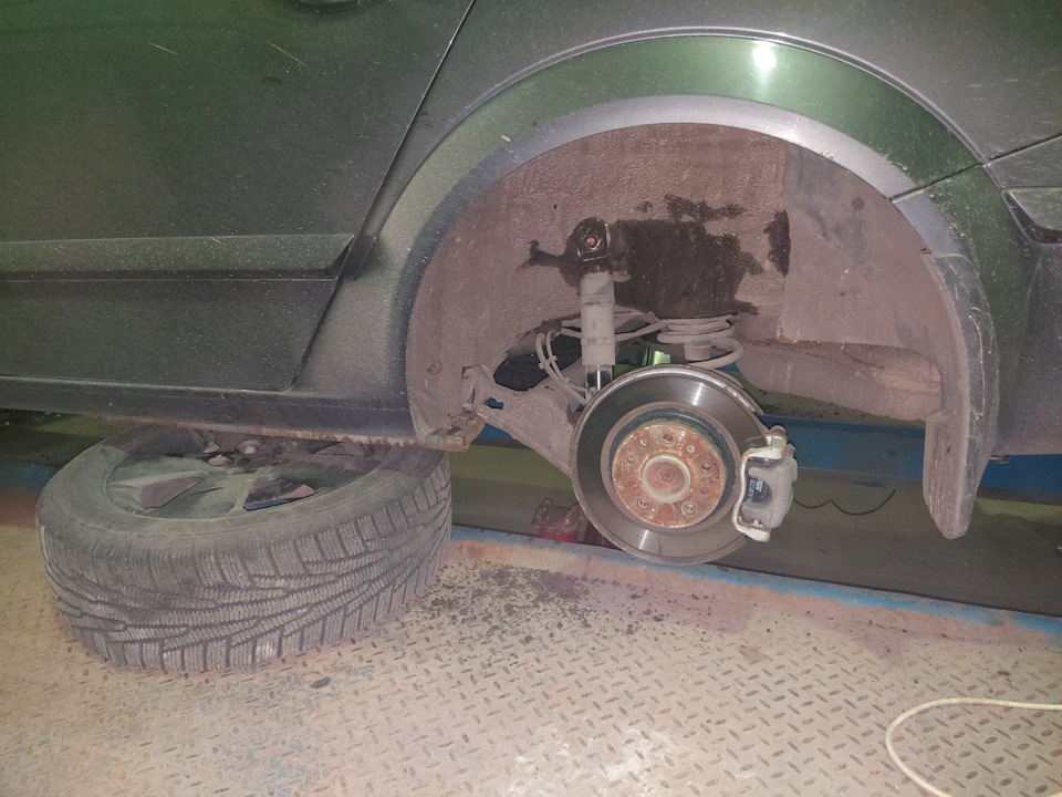 Замена задних пружин и амортизаторов — Opel Astra H, 1,8 л, 2012 года ...