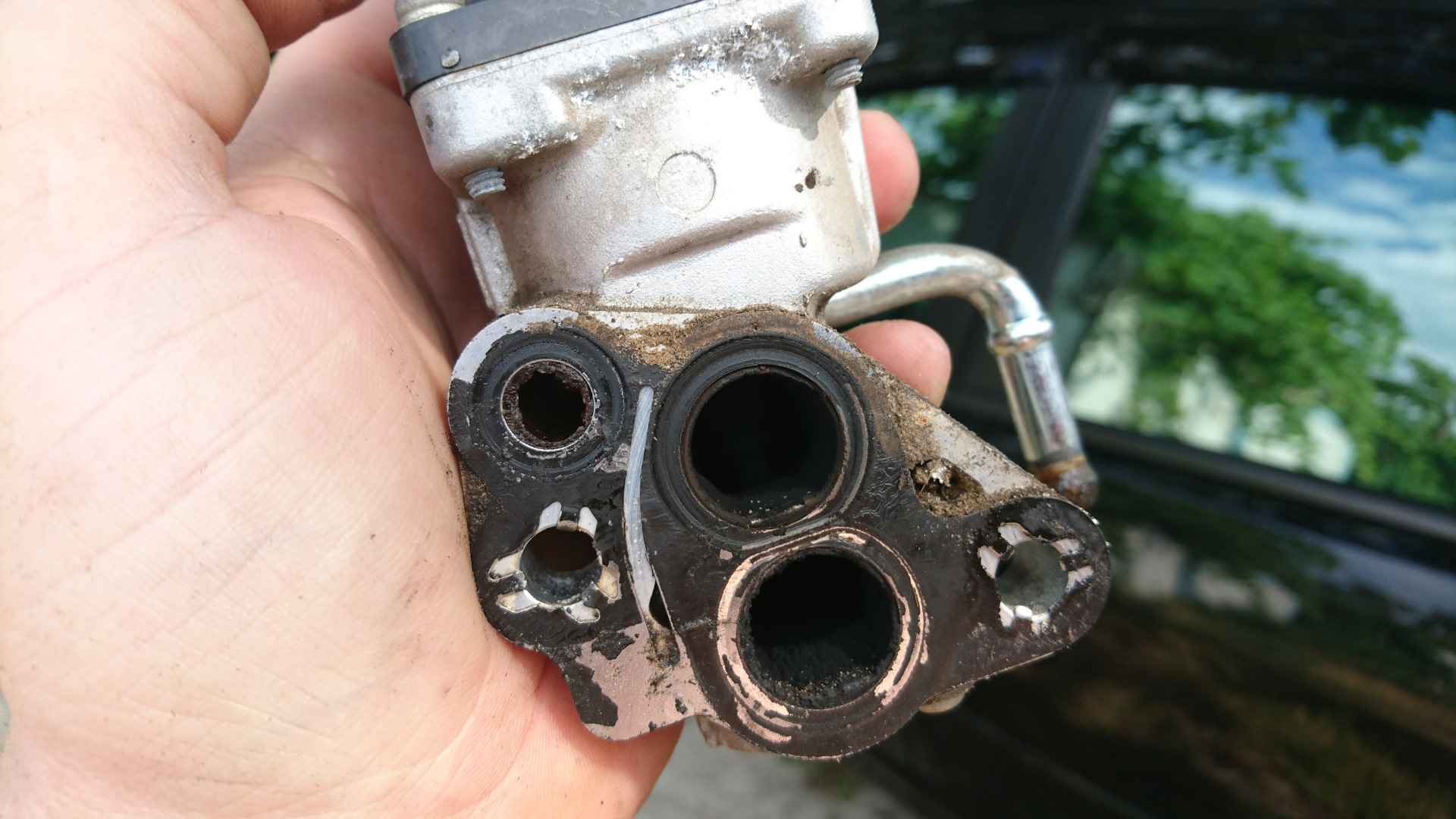 Чистка клапана EGR — Ford Focus Sedan II, 2 л, 2007 года | своими ...