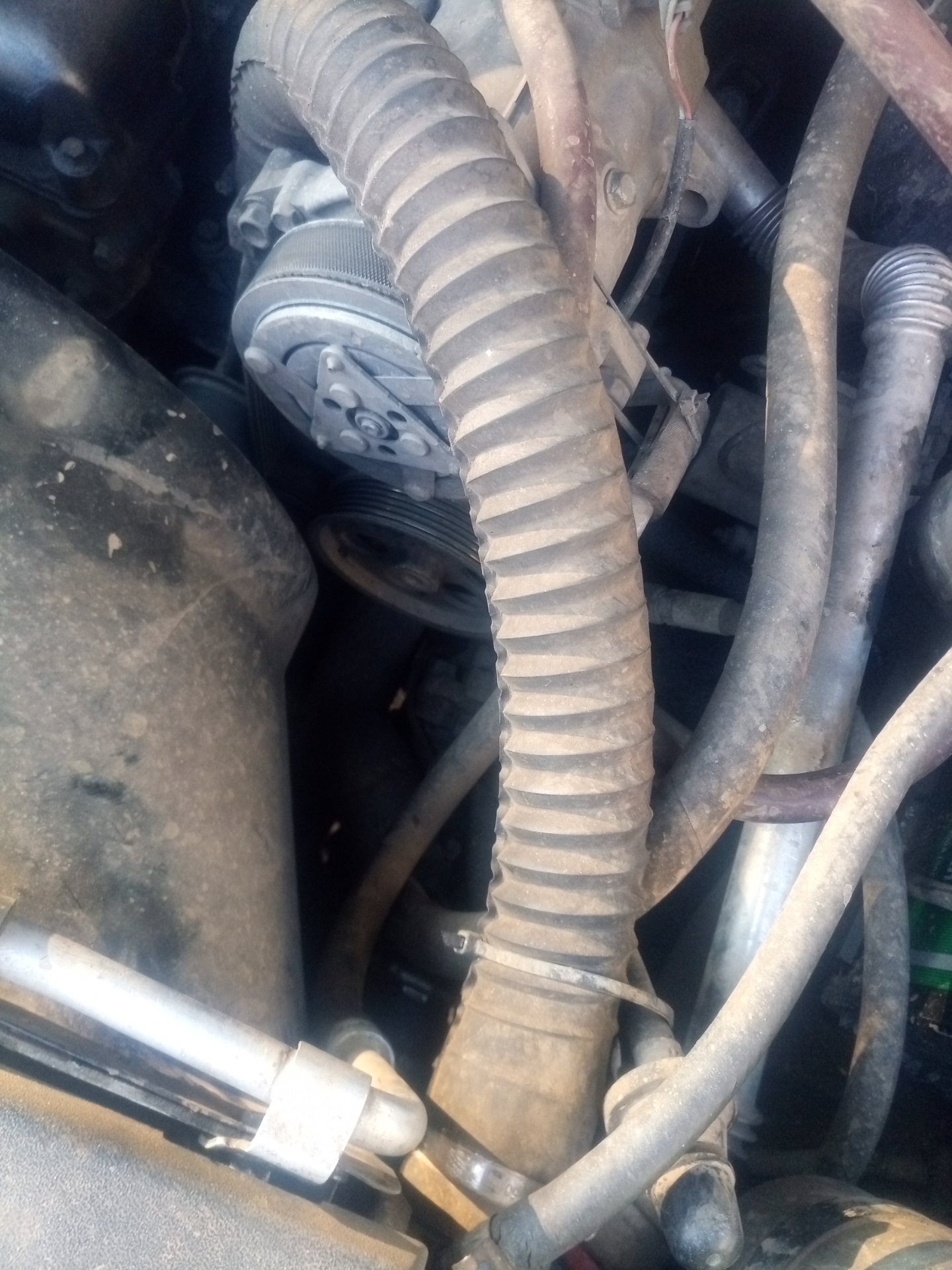 Первый патрубок дал течь — УАЗ Patriot, 2,3 л, 2012 года | поломка | DRIVE2