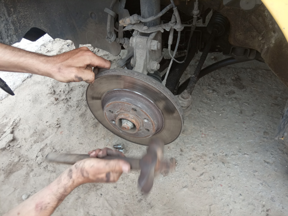 Установил новые тормозные диски — Renault Kangoo (1G), 1,5 л, 2006 года ...