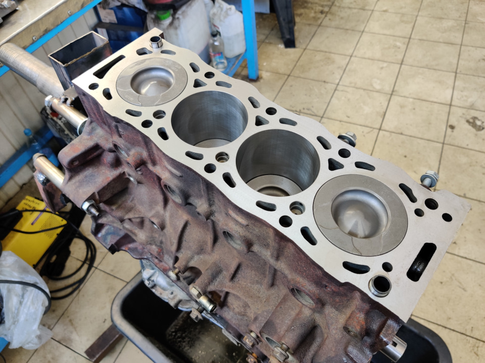 Процесс сброки двигателя на финальной стадии — Ford Kuga (1G), 2 л ...