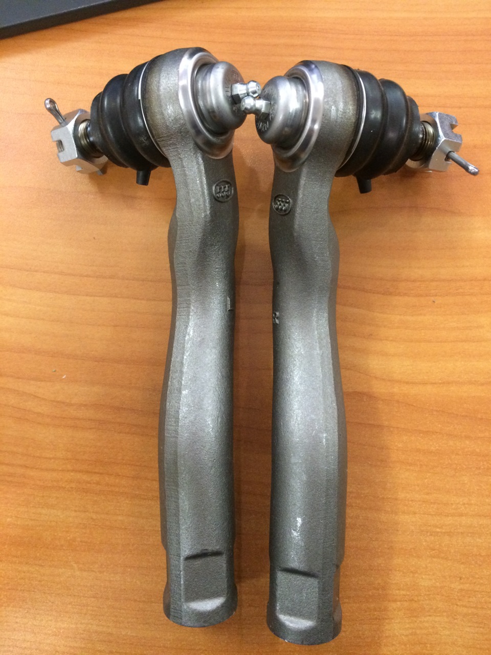 Замена рулевых наконечников и шаровой опоры — Toyota Tundra (II), 5,7 л ...