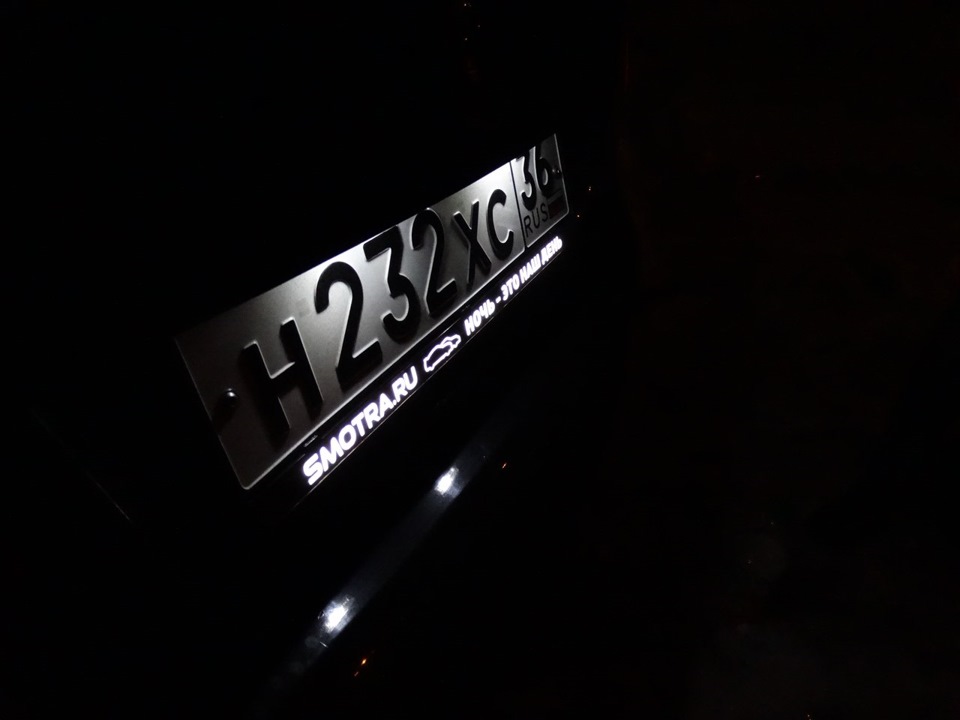 Номерная рамка с белой LED подсветкой Smotra.ru — Volkswagen Jetta V, 1 ...