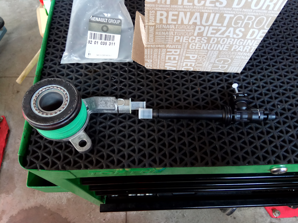 8201035311 Штуцер гидроцилиндра сцепления (пласт) RENAULT | Запчасти на ...
