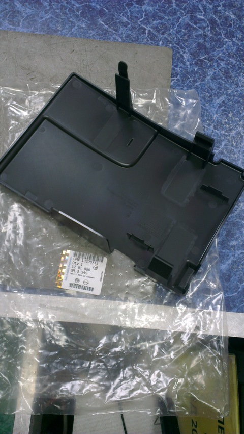 13320713 КРЫШКА АККУМУЛЯТОРНОЙ БАТАРЕИ GM | Запчасти на DRIVE2