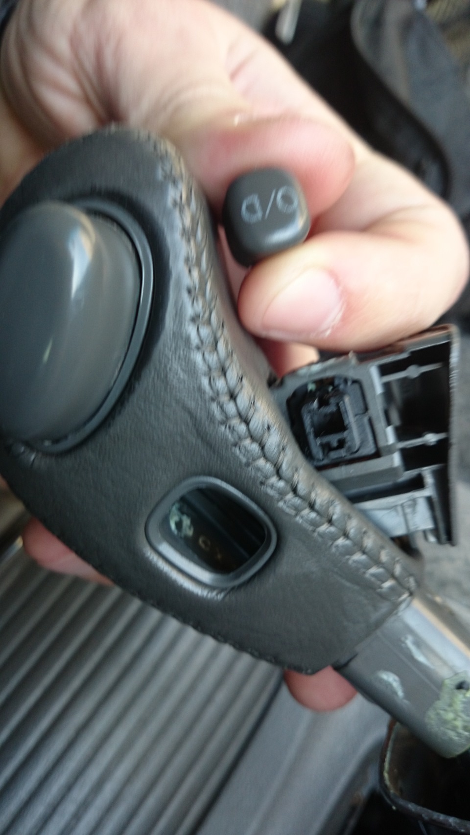 Снятие панельки акпп PRND2L — Toyota Mark II (100), 2,5 л, 1996 года ...