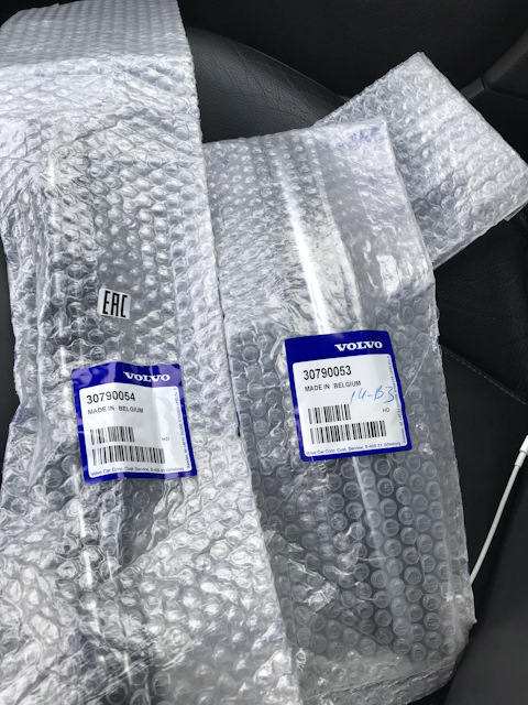 30790054 Grille (Right, Front, Black) Volvo | Запчасти на DRIVE2