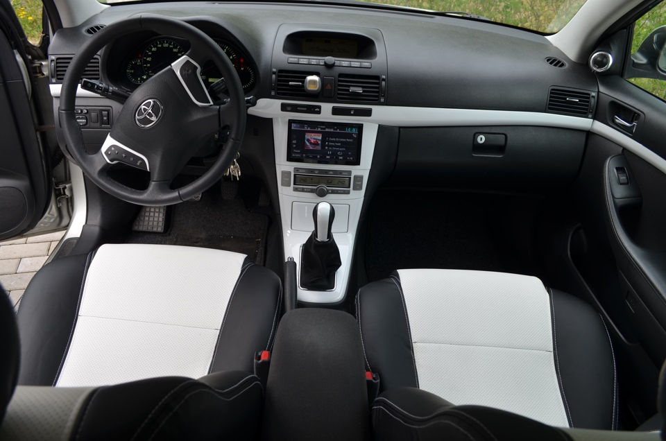 новые чехлы — Toyota Avensis II, 2 л, 2004 года | стайлинг | DRIVE2