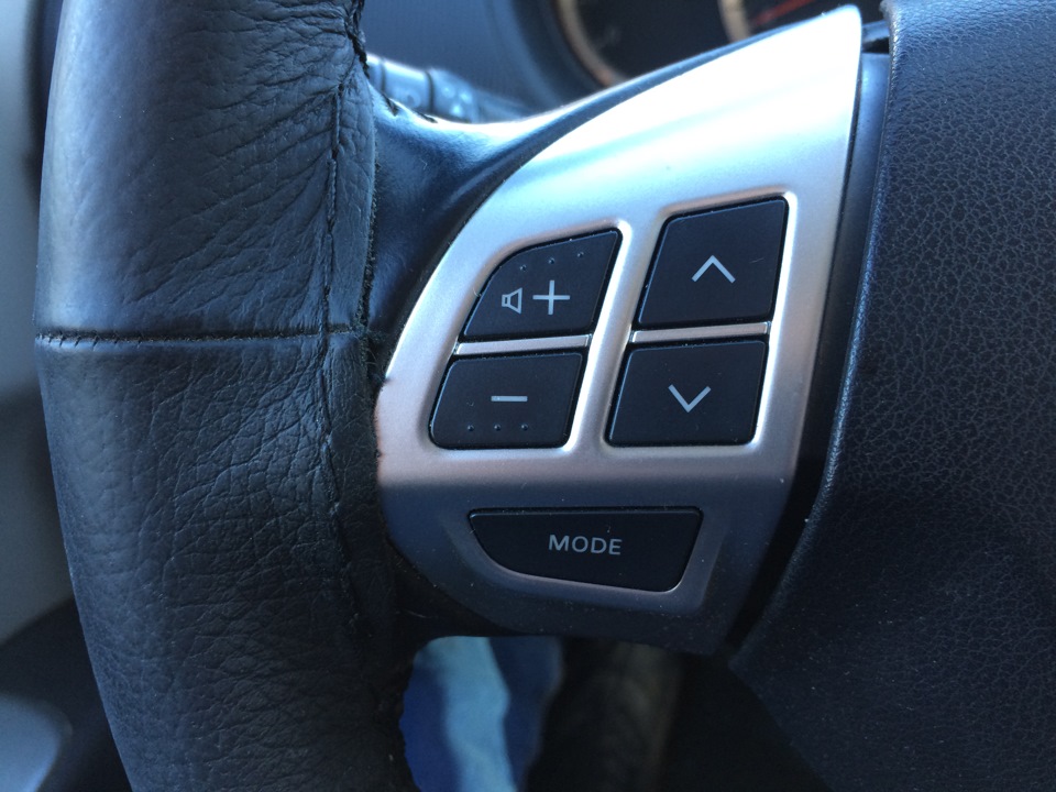 Обшивка на руль AutoProfi — УГ! — Mitsubishi L200 (4G), 2,5 л, 2011 ...