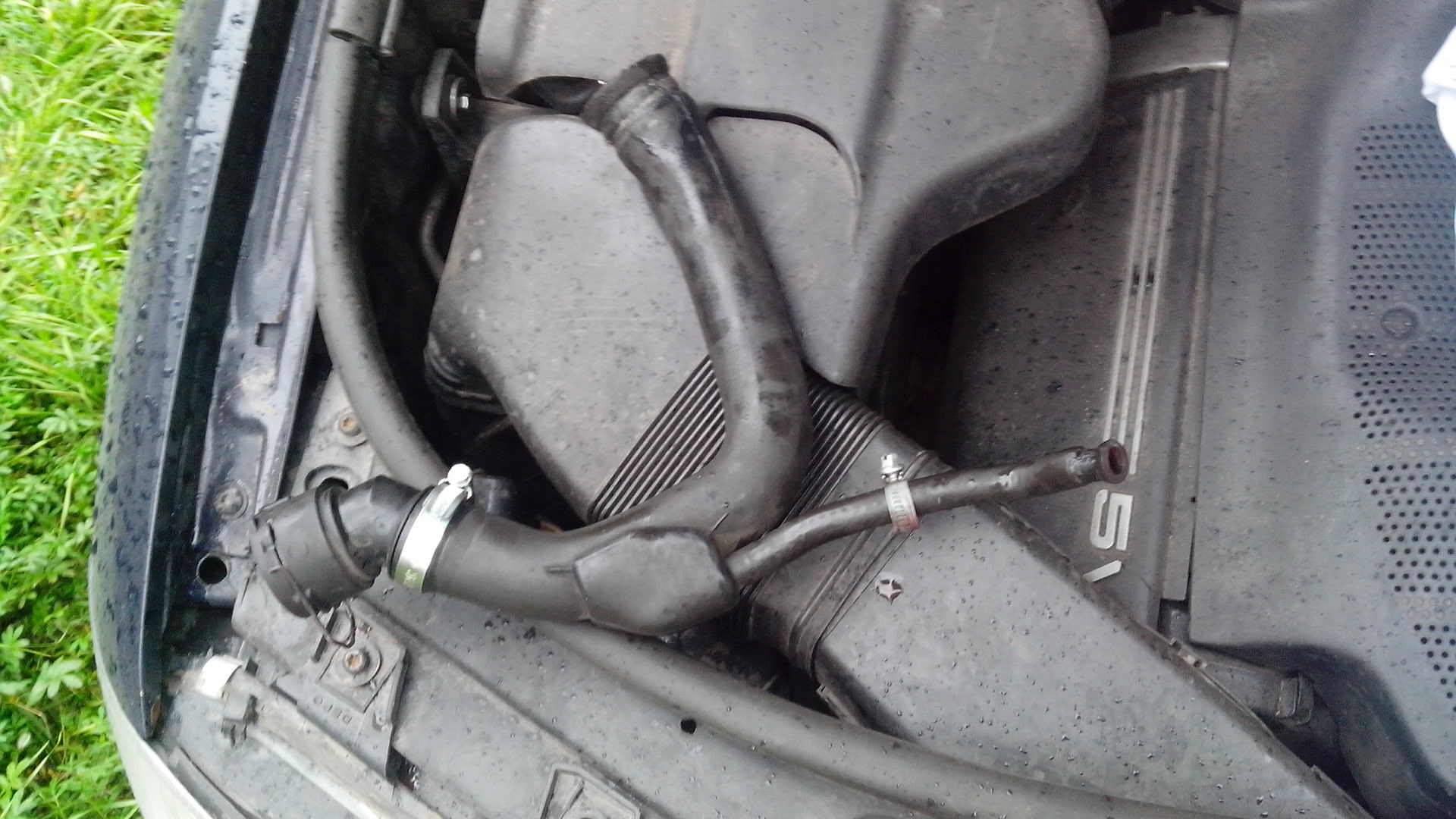 Замена верхнего шланга охлаждения (радиатора) — Audi A6 (C5), 2,4 л ...