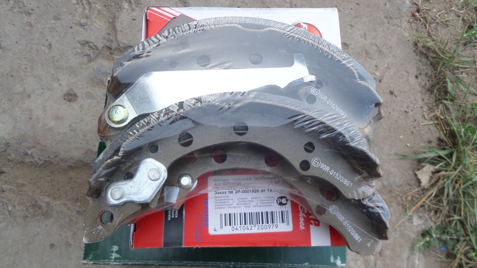 Замена задних колодок — Volkswagen Passat B2, 1,8 л, 1986 года | своими ...