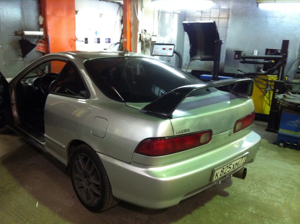 Заварил дырки от значка, спойлера и антенны — Acura Integra (DC2/DC4/DB7/DB8), 1,8 л, 2001 года ...