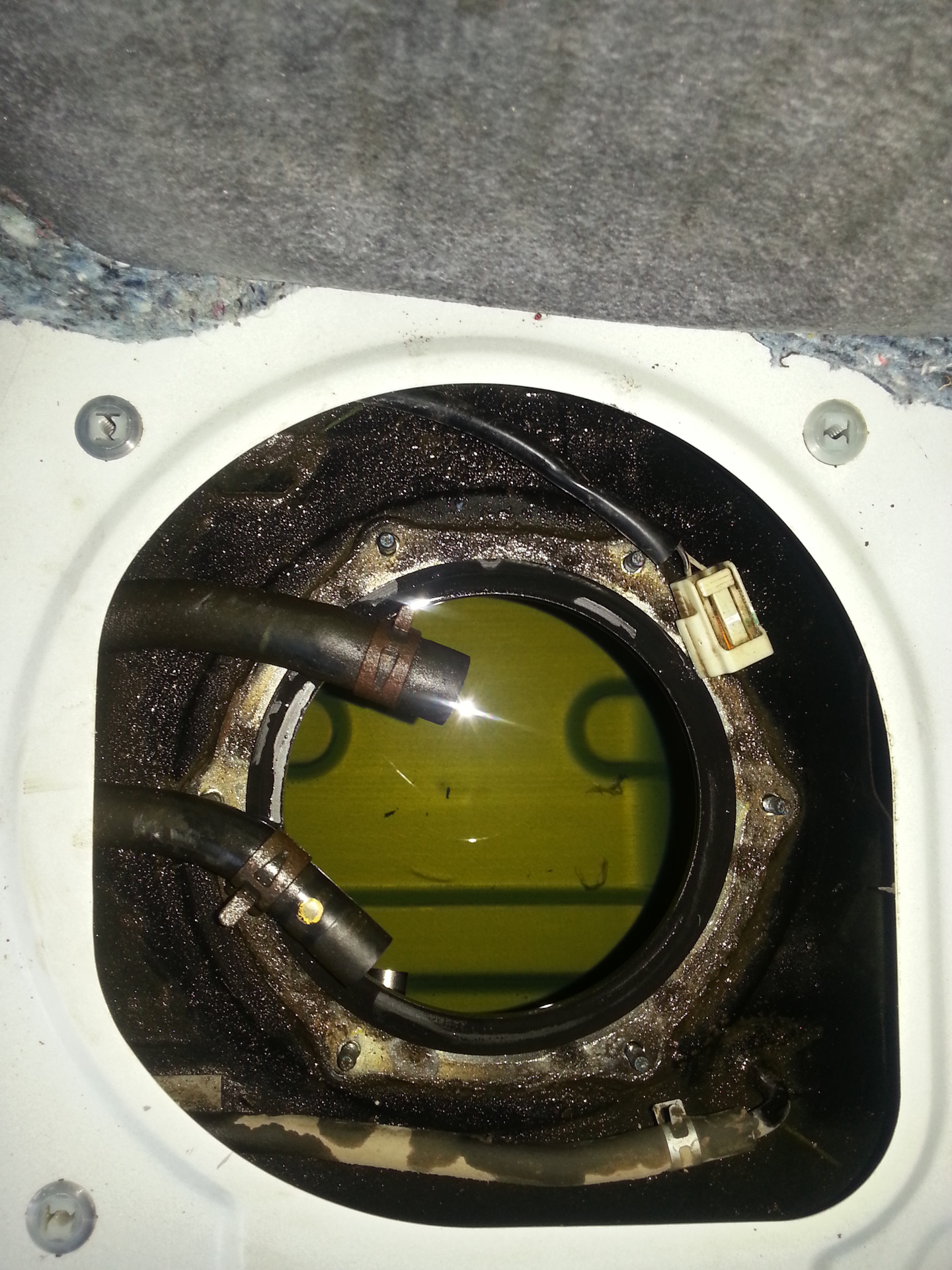 Замена топливного фильтра в баке. — Mitsubishi Pajero Sport (2G), 2,5 л ...