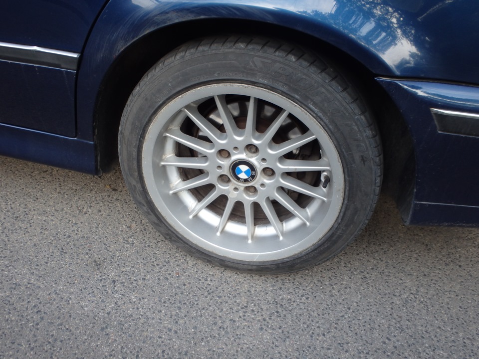 55. Мелочи — резинки под домкрат / эмблема на диск / молдинг — BMW 5 ...
