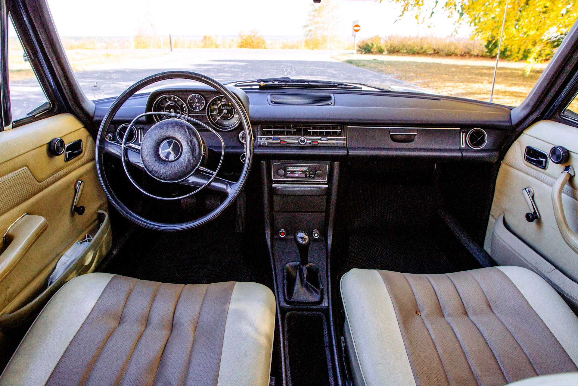 Классический салон Мерседес W 115 — Mercedes-Benz W115, 2,2 л, 1973 года | просто так | DRIVE2