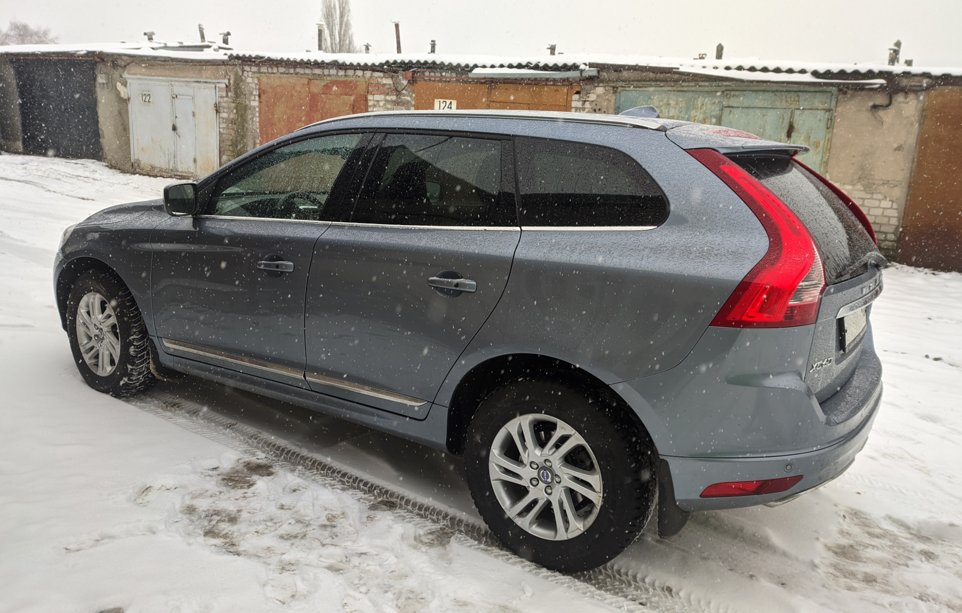 Сезонная смена колёс — Volvo XC60 (1G), 2,4 л, 2017 года | своими ...