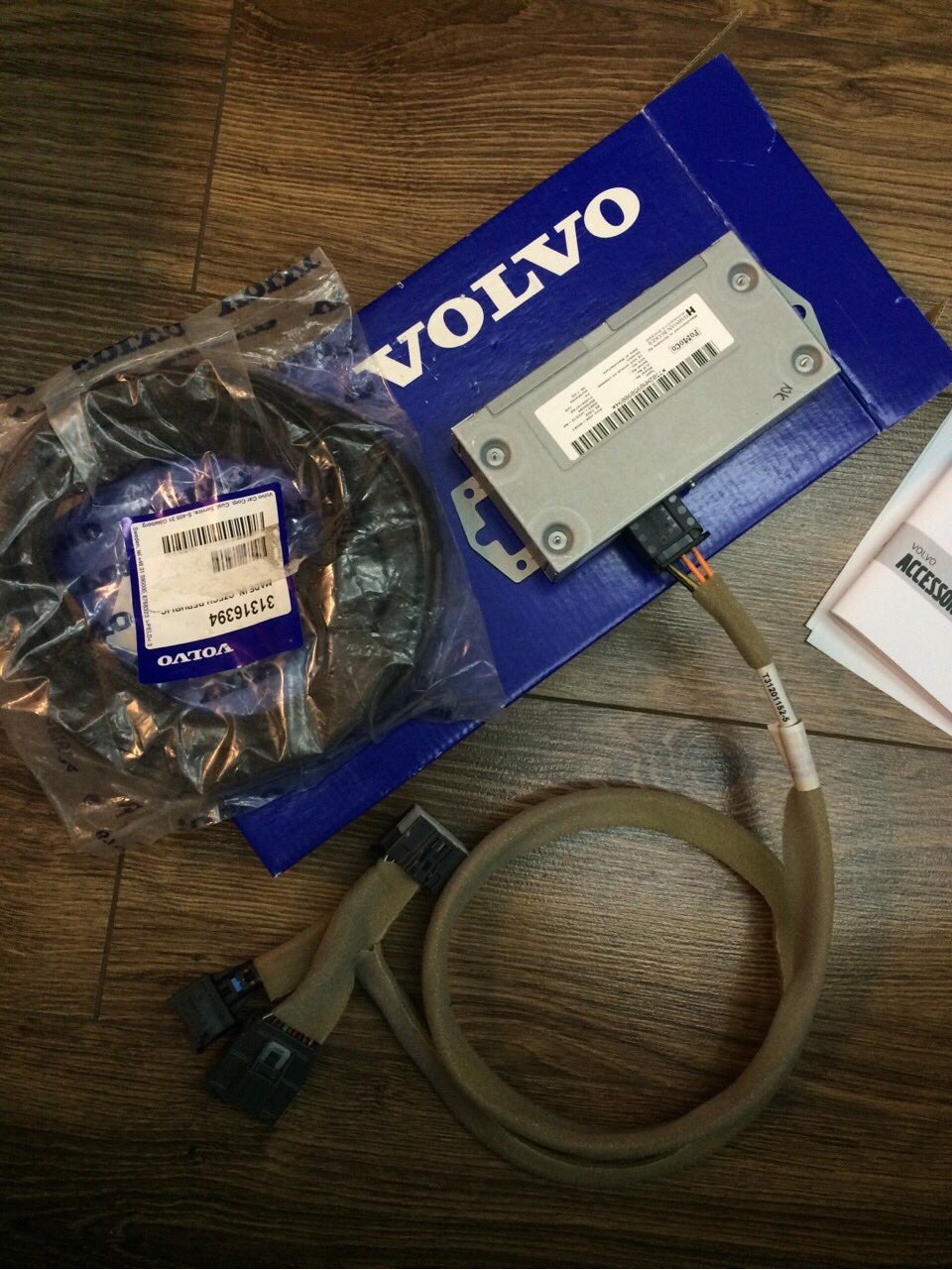 Я таки заставил iPod играть:) ну и запилил подсветку подстаканников ...