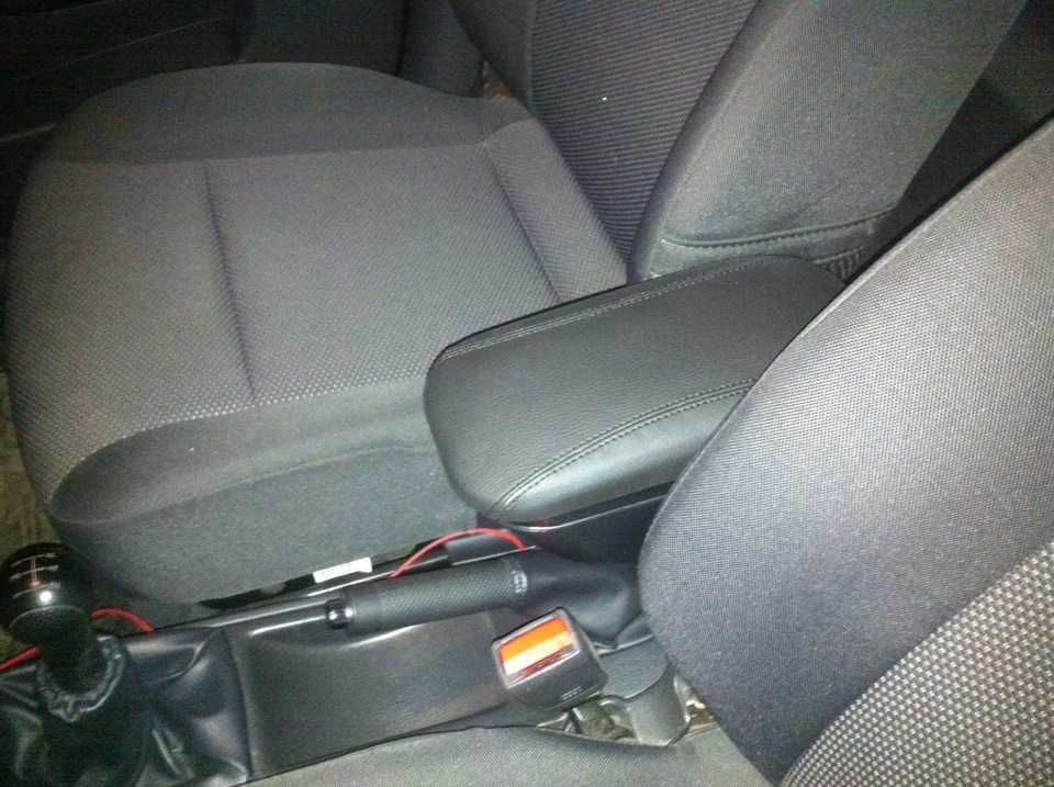 Установка подлокотника — Chevrolet Aveo Sedan (1G), 1,2 л, 2010 года ...