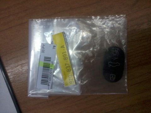 8Z0837891A Вставка с эмблемой д VAG | Запчасти на DRIVE2