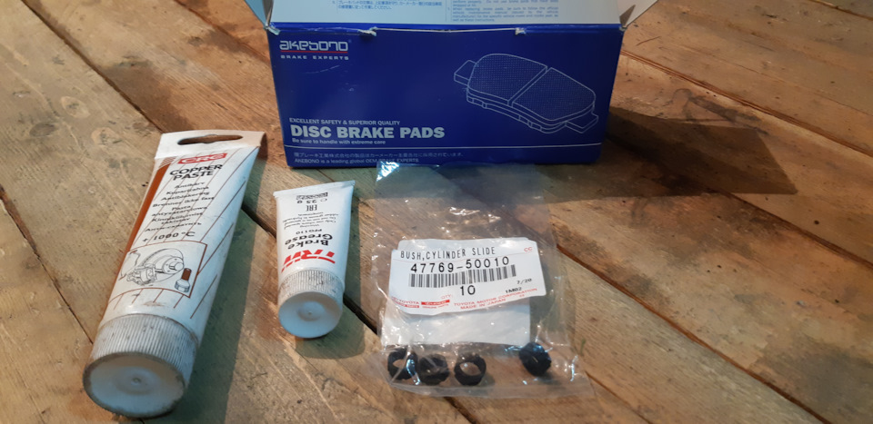 Замена передних тормозных колодок и ревизия суппортов. — Toyota Camry ...