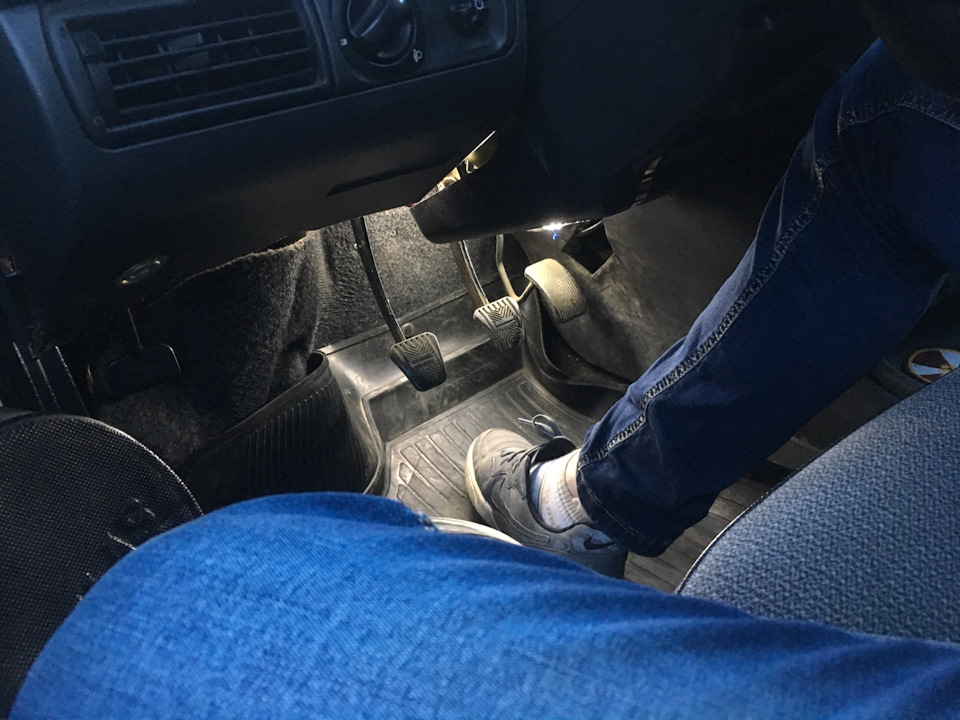 Подсветка ног — Lada 2115, 1,5 л, 2004 года | электроника | DRIVE2
