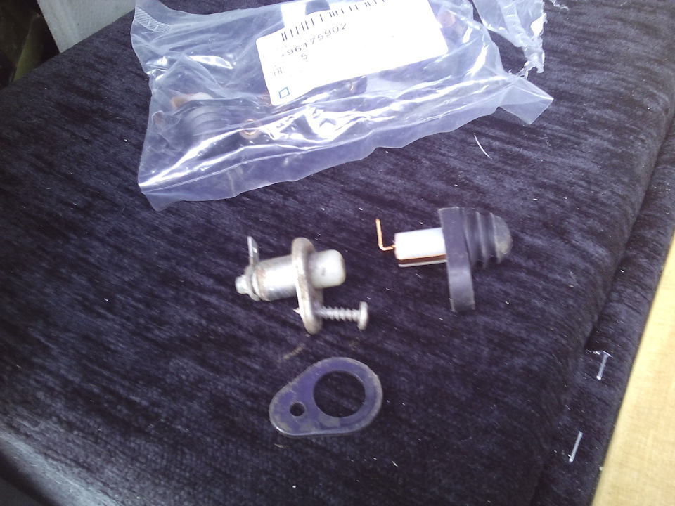 96175902 Кнопка сигнала откр. двери (концевик)(Nexia) OSM GM | Запчасти ...