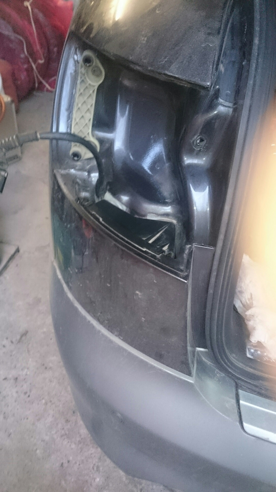 Замена лампочки заднего поворотника — Audi Allroad (C6), 2,7 л, 2007 ...
