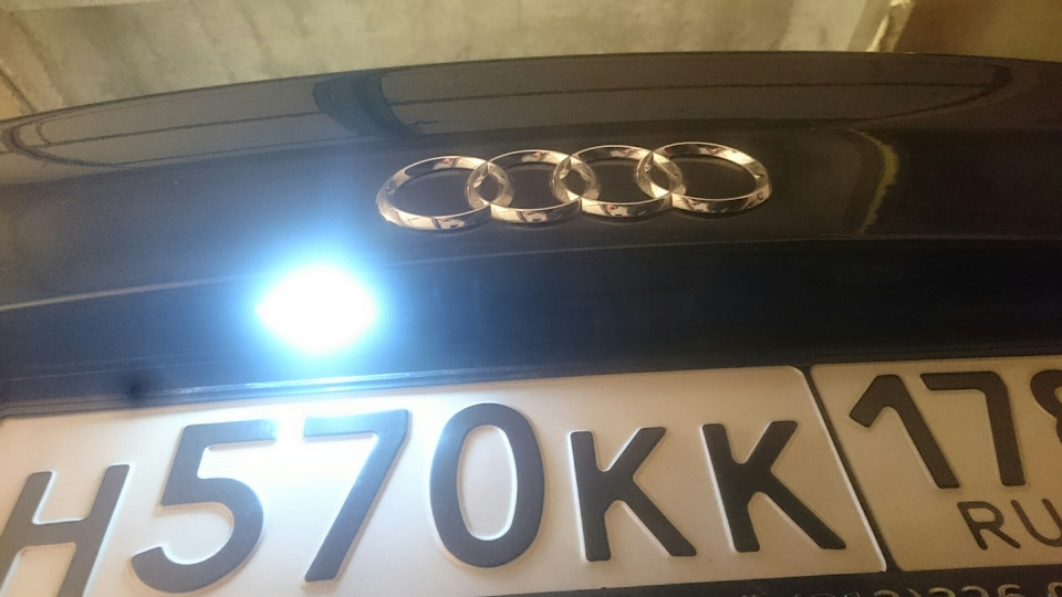 Установка штатной диодной подсветки номерного знака — Audi A4 (B8), 1,8 ...