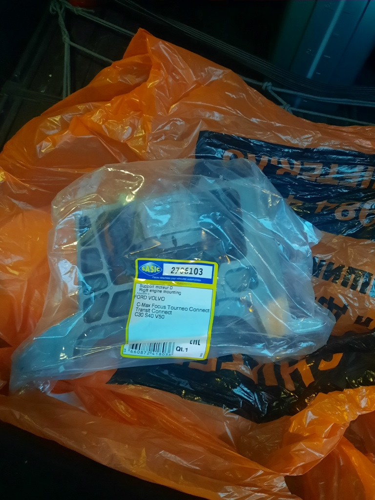 Замена подушки двигателя, странные номера — Volvo V40 Cross Country, 1 ...