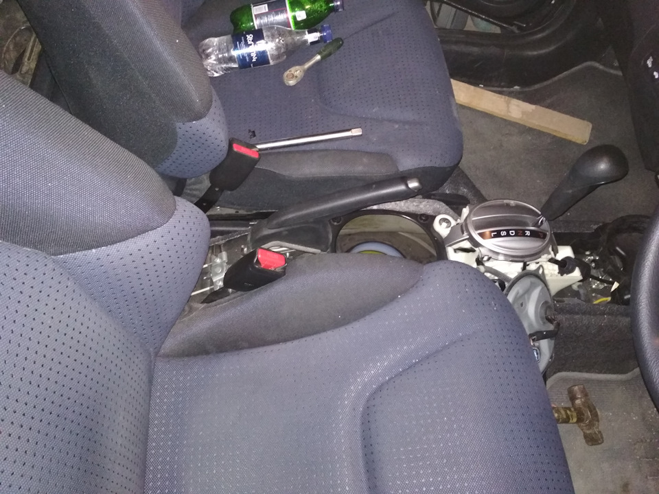 Замена топливного фильтра — Honda Fit (2G), 1,3 л, 2008 года | плановое ...