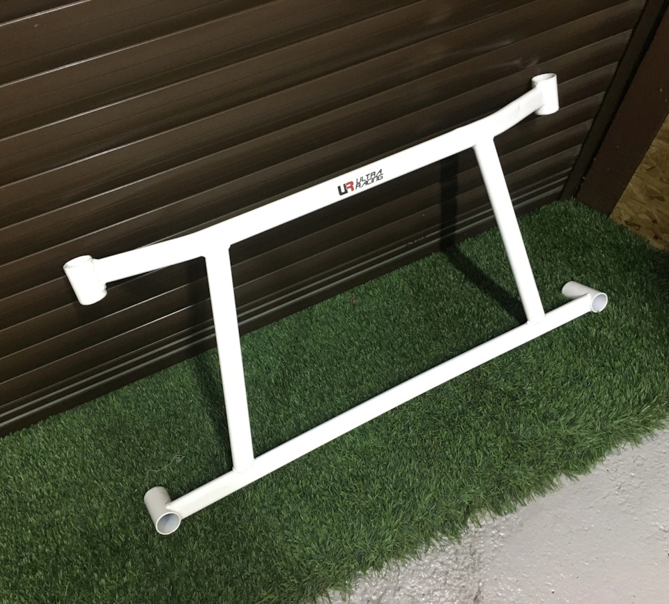 [20] Ultra Racing 4-point Front H-Brase — Toyota Starlet (90), 1,3 л ...