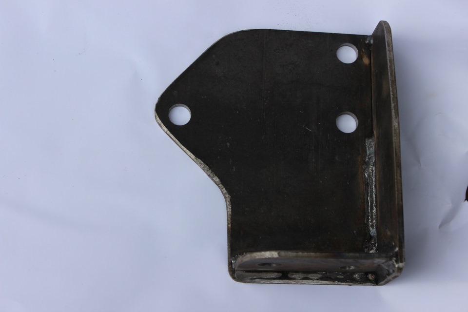 Усилитель рулевого маятника (not Calmini). — Nissan Navara (1G), 2,5 л ...