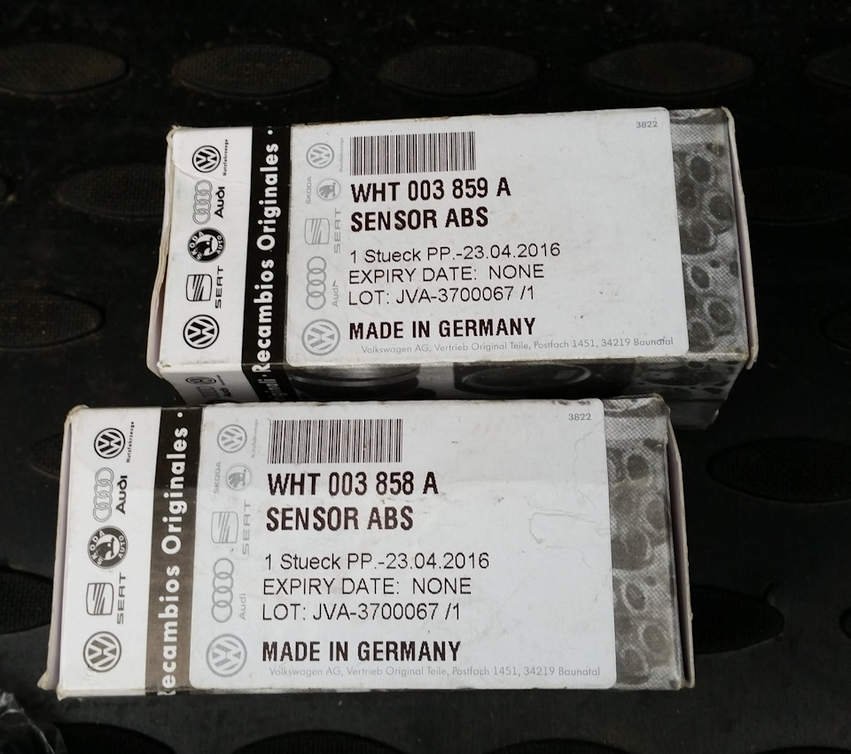 WHT003858A Датчик, частота вращения колеса. Задняя ось справа VAG ...